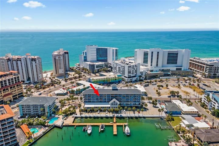 Clearwater Beach Condo With Stunning Views - Clearwater Beach, FL