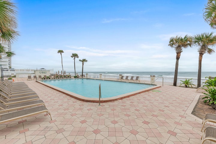 Oceanview Studio W/ Kitchenette & Steps To Sand - Ormond Beach, FL