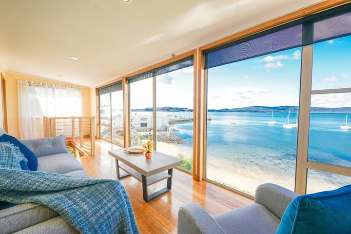 Stayau Paws & Play Tasmania Premier River Escape - Tamar Valley