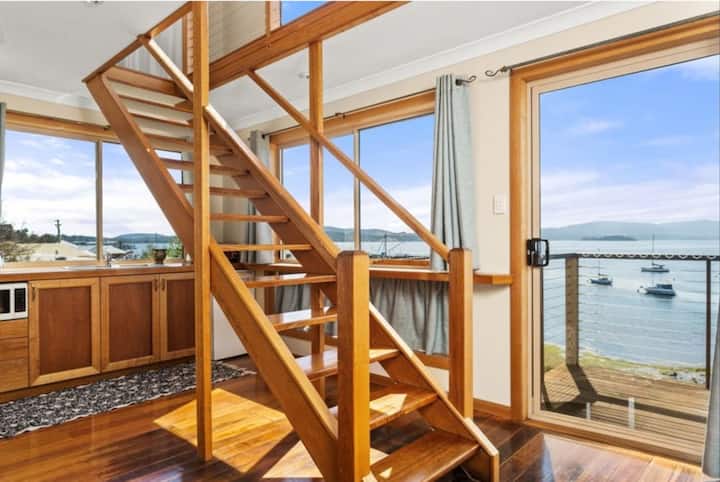 Stayau Paws & Play Tasmania Premier River Escape - Beauty Point