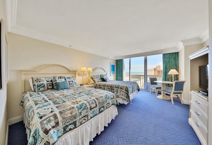 Oceanfront Studio With Pool & Beach Access - Daytona Beach, FL