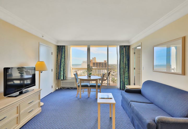 Oceanview Studio W/ Balcony & Resort Pools - Daytona Beach, FL