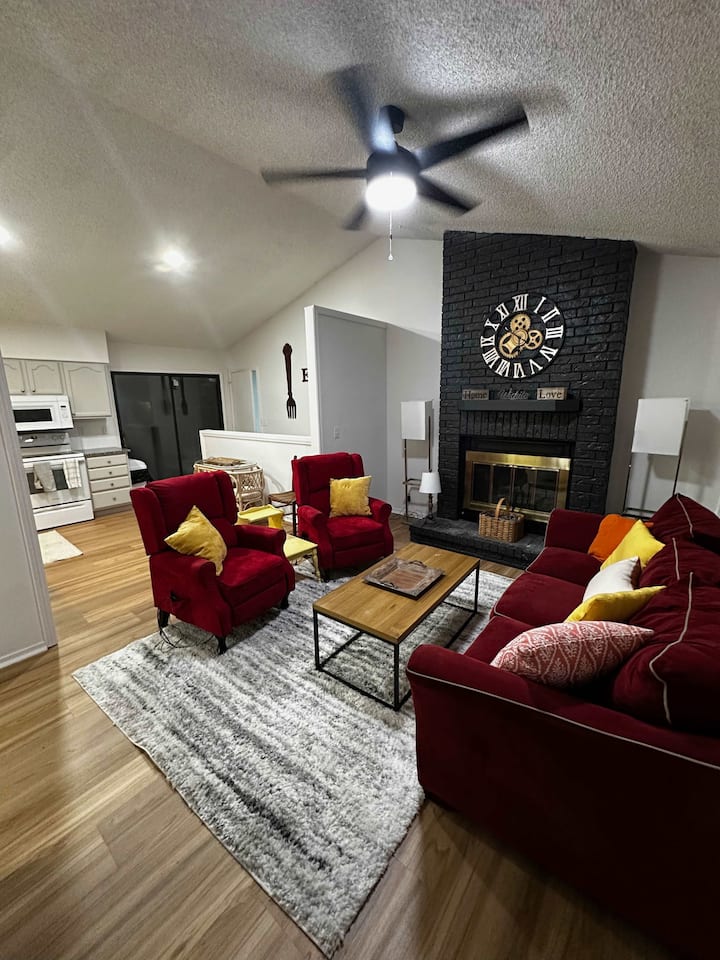 South Side Resort - Very Close Derby Turnpike Dtn - Wichita, KS