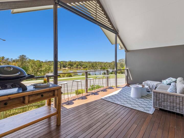 Creekfront Escape With Stunning Water Views - Pottsville