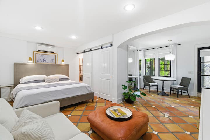 Tampa Studio: Near Stadium, Shops & Beaches - Tampa, FL