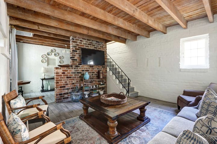 The Gaston Loft, Historic | Steps To Forsyth Park - Savannah, GA