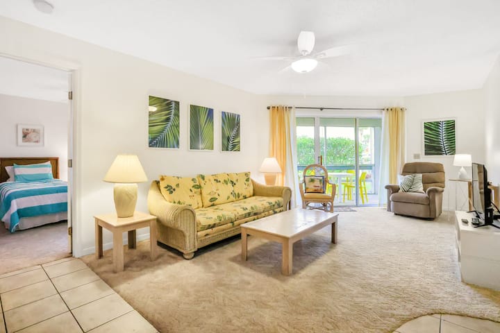 Walk To Beach 2br | Patio | Pool - New Smyrna Beach, FL