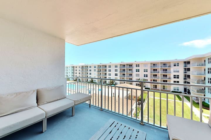 Tranquil Balcony Retreat W/ Pool & Beach Access - New Smyrna Beach, FL
