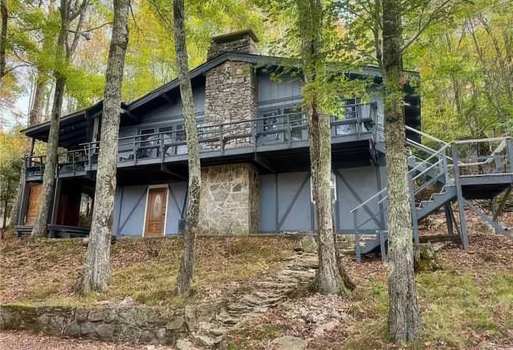 Scenic | Theme Rooms • Fireplaces • Mountain Views - Beech Mountain, NC