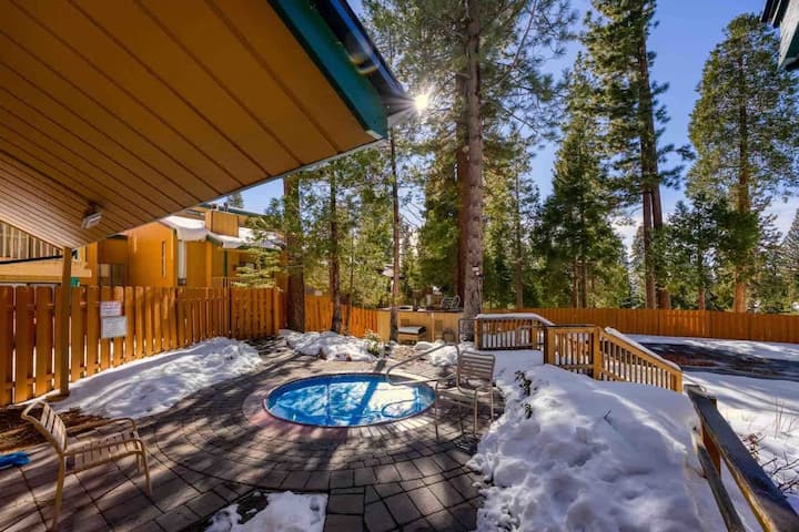 Tahoecozy • Pool • Hot Tub • Near Northstar & King - Tahoe Vista, CA