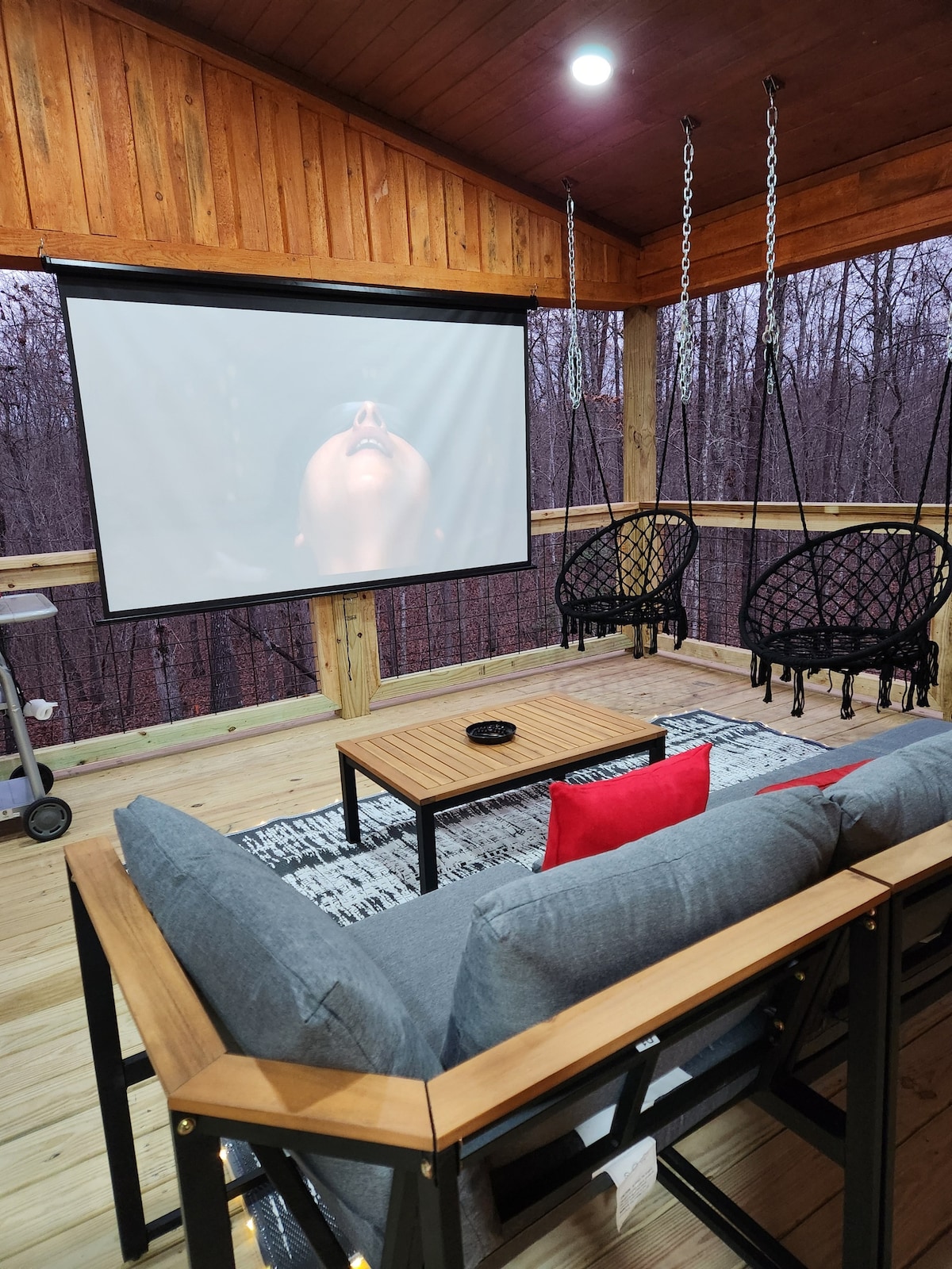 NEW! Red Room Cabin~The X Frame ~Romantic Hideaway - Cabins for Rent in ...