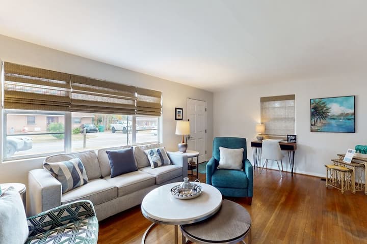 Charming Coastal Cottage W/ King Bed & Style - Ormond Beach, FL