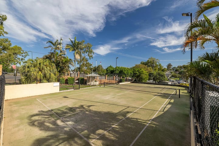 Pool & Tennis Court, 3br Bright Mt Gravatt Retreat - North Stradbroke Island