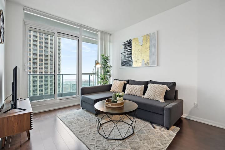 Bright & Airy Condo Near The Water +1 Free Parking - Toronto