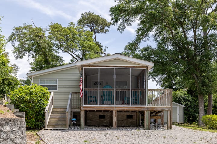 Poe's Paradise, Soundside Home - Emerald Isle, NC
