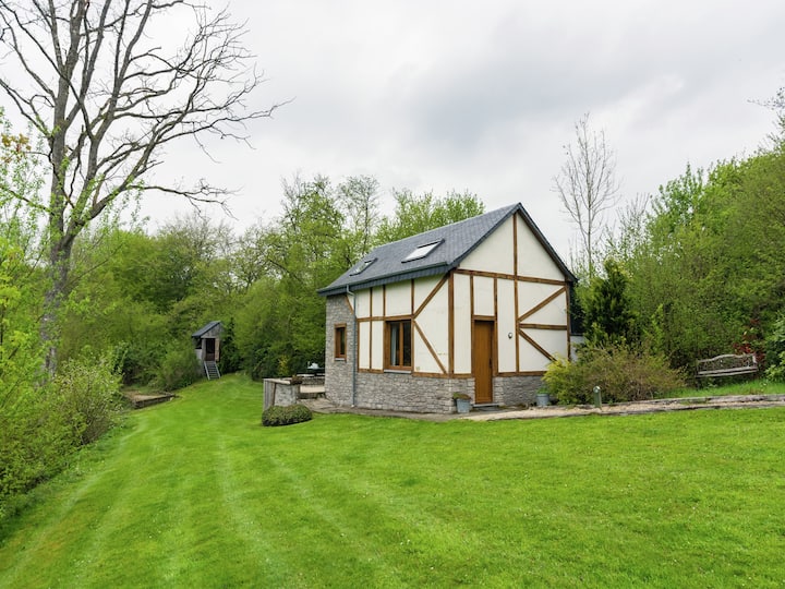 Chalet Forestier Confortable à Awenne - Saint-Hubert
