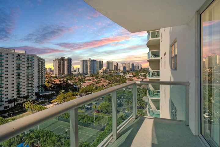 Family Beach Home W Ocean & Bay Views - Sunny Isles Beach, FL
