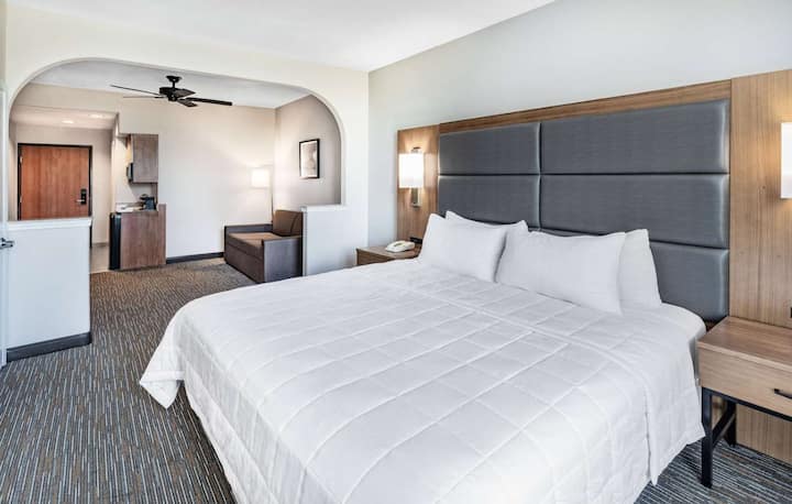 Wingate Houston Iah | Studio | Free Shuttle - Houston George Bush Airport (IAH)