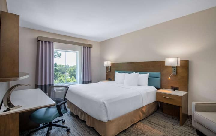 King Bed | Tryp Tallahassee | Free Breakfast - Tallahassee, FL