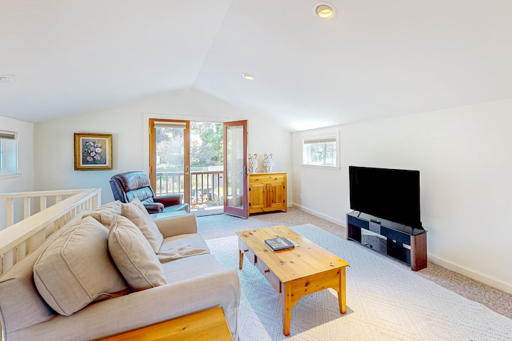 Mendocino Family Home: Near Beach & Hot Tub - Mendocino, CA