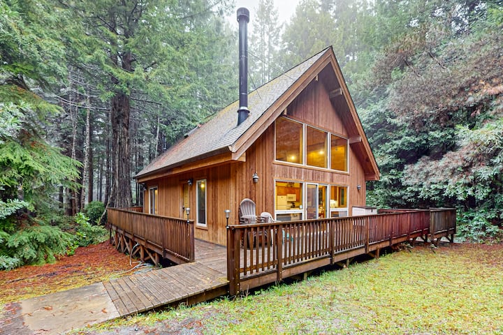Mendocino Getaway: A-frame With Hot Tub & Deck - Mendocino, CA