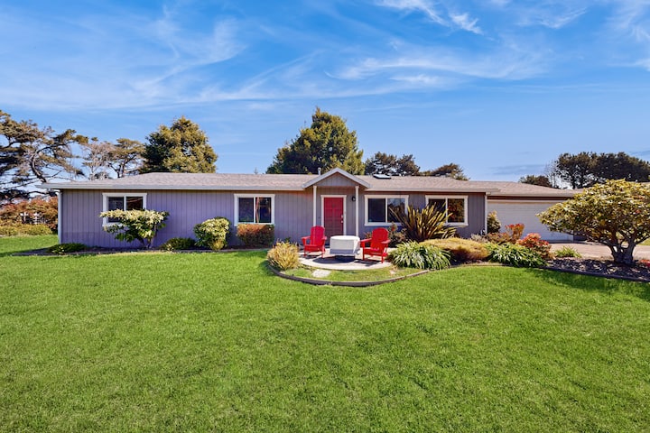 Charming Fort Bragg Home With Ping-pong & Fire Pit - Fort Bragg, CA