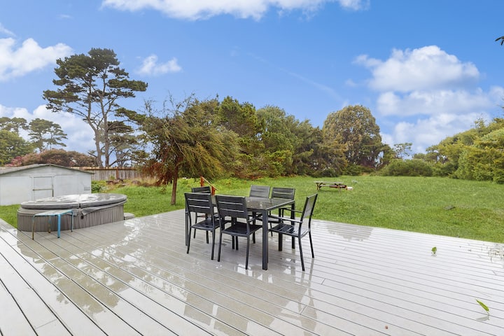 Charming Pet Friendly Cottage With Hot Tub - Fort Bragg, CA