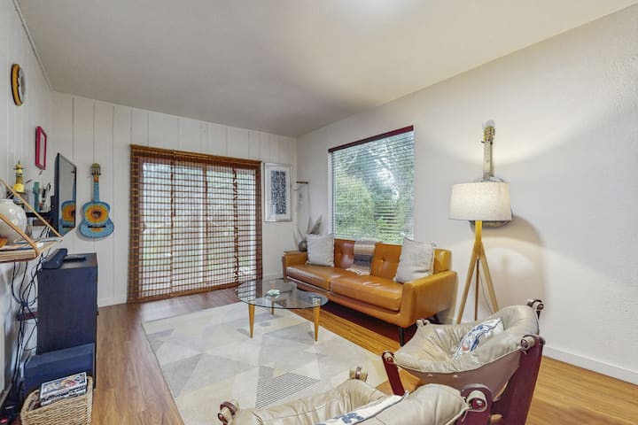 Charming Pet Friendly Cottage With Hot Tub - Fort Bragg, CA