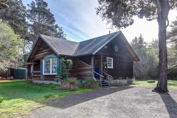 Fort Bragg Cottage - Walk To The Beach & Bluffs - Fort Bragg, CA