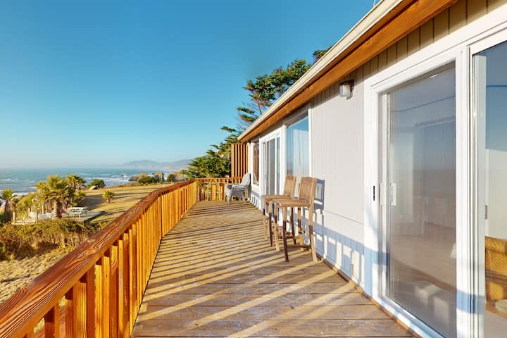 Oceanfront Pet Friendly Home With Hot Tub & Deck - Westport Beach, CA