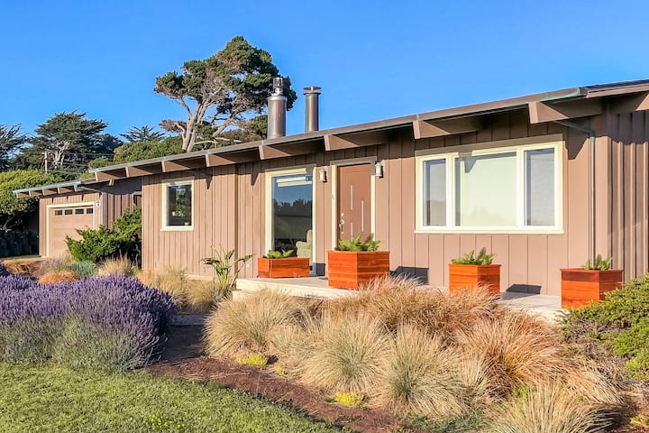 Coastal Bliss - Private Hot Tub, Ocean Views, Pets - Fort Bragg, CA