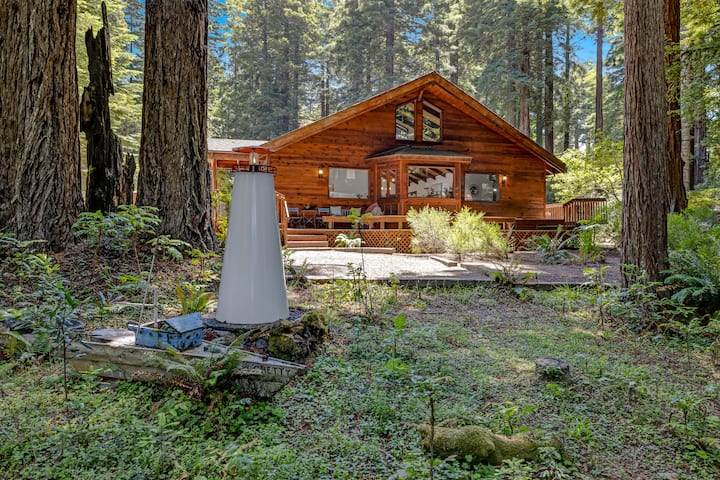 Family Getaway - Hot Tub, Fire Pit & Dog Friendly - Mendocino, CA