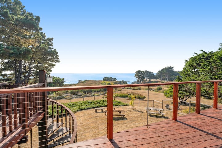 Large Mendocino Oceanfront Home - Walk To Trails - Mendocino, CA