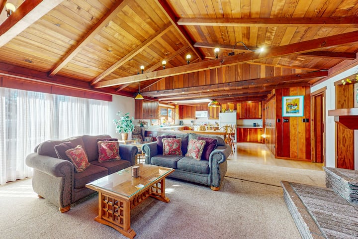 Ocean View Home Steps To State Park With Hot Tub - Mendocino, CA