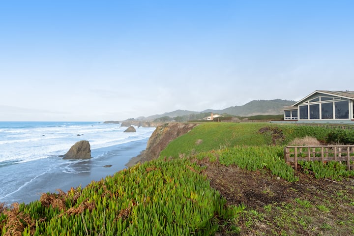 Oceanfront Home On The Bluffs With Hot Tub - Westport-Union Landing State Beach, CA