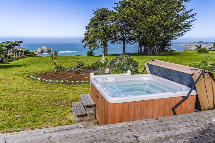 Large Oceanfront Bluff Home - Hot Tub, Kids Room - Navarro River Redwoods State Park, Elk
