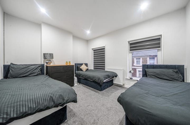 Stylish Central Cardiff Stay For Groups - Cardiff