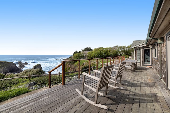 Luxe Remodeled Oceanfront Home On The Bluff - Mendocino, CA