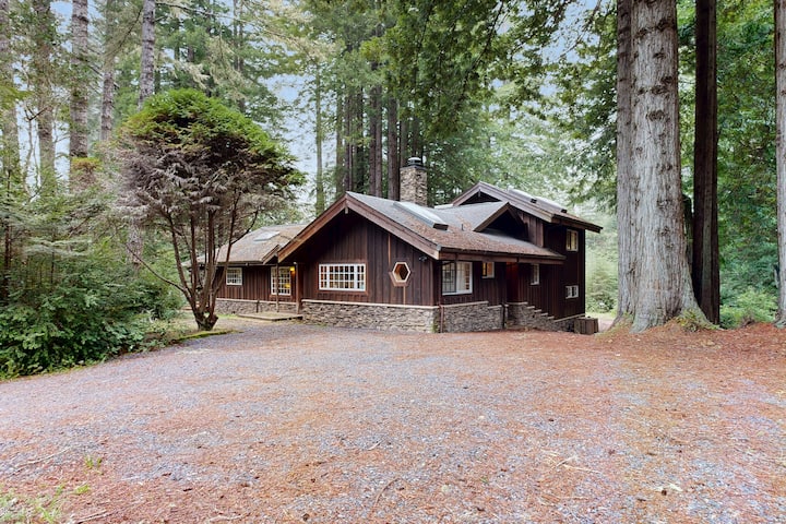 Little River Retreat: Fireplace & Dog Friendly - Mendocino, CA