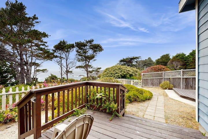 Mendocino Studio: Ocean Views, Wifi, Relaxation - Mendocino, CA