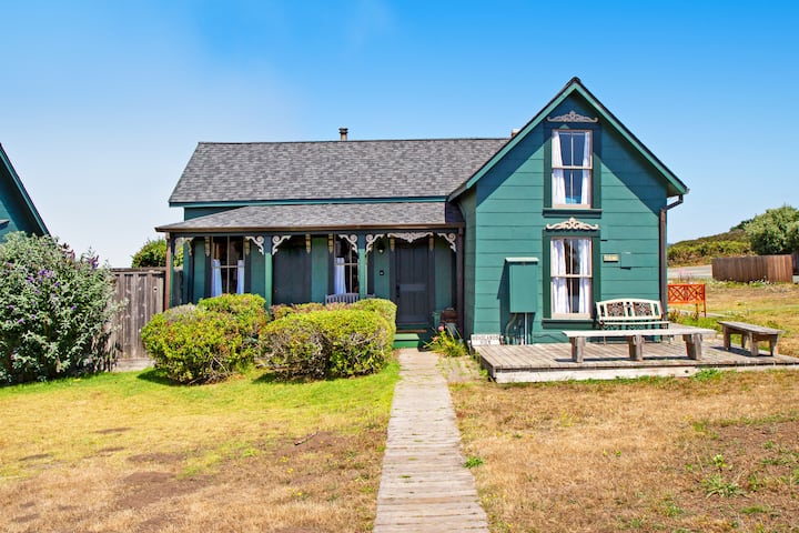 Spectacular Mendocino Home: Sea View, Sauna, Lofts - Mendocino, CA