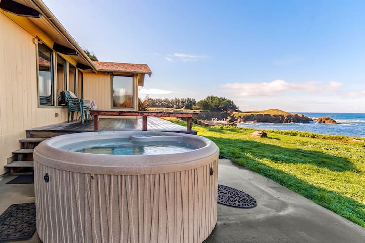 Tideaway Private Hot Tub And Expansive Ocean View - Fort Bragg, CA