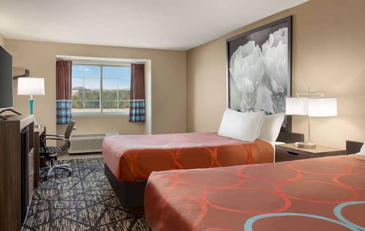 2 Queen Beds | Super 8 San Antonio | Free Parking - San Antonio, TX