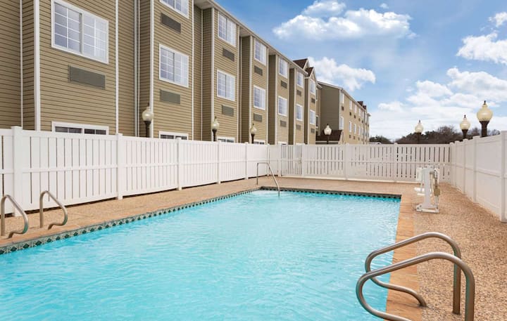 Super 8 San Antonio| 2 Queen Beds| See River Walk - San Antonio, TX