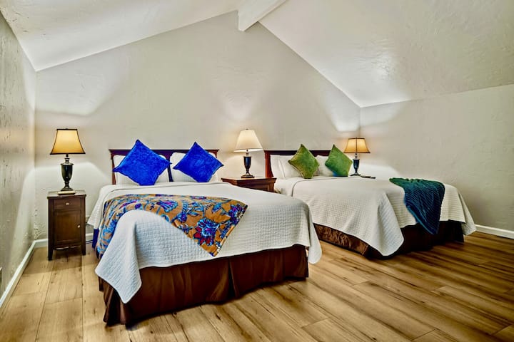 Luxury Carmel Suite  Walk 15min  Carmel Beach 109 - Carmel-by-the-Sea, CA