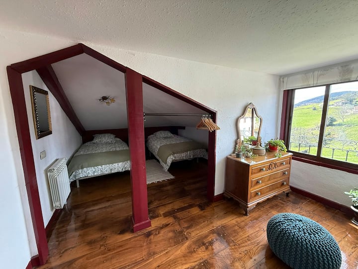 La Casona De Faedo.
El áRbol De La Montaña 2 - Cudillero