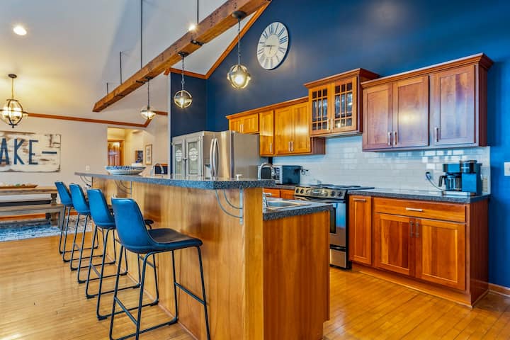 Waterfront | Outdoor Kitchen | Sleeps 14 - Seneca Falls, NY