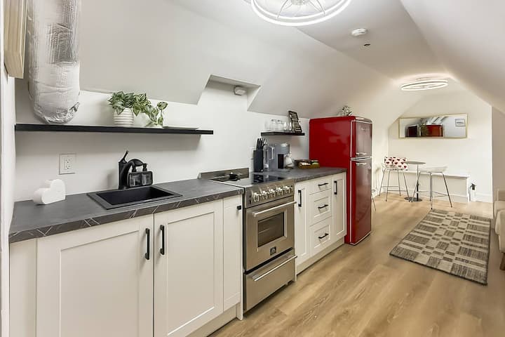 Stylish Retro 2br Loft In Prime Location – - Stamford, CT