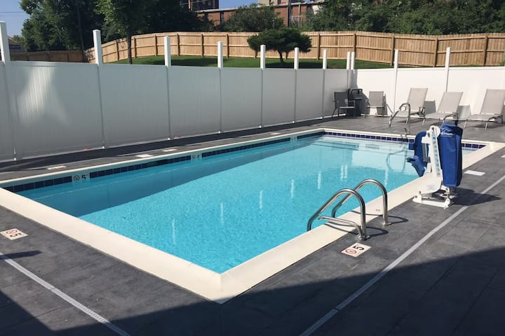 Wingate Louisville | 1br Suite | Close To Airport - Louisville, KY
