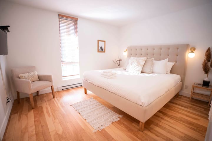 309 - Condo Contemporain | Vue Fleuve Et Piscine - Baie-Saint-Paul, QC
